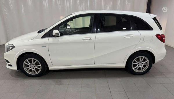 White Mercedes-Benz B Electric Drive 2017 in Klaipeda, with an engine capacity of 0.00 L and mileage of 64 thousand km for 6700 €, photo 8 on AUTOMOTO.COM.LV