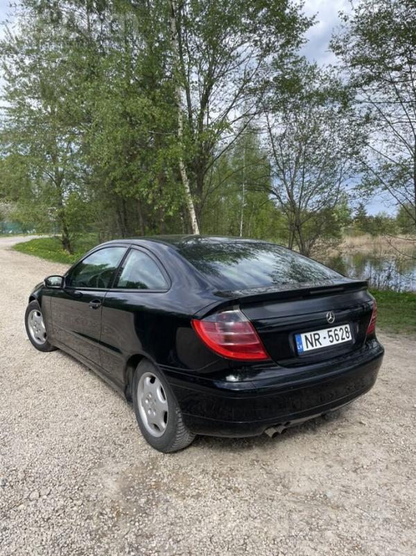 Melns Mercedes-Benz C 180 2003 Rīga, ar dzinēja tilpumu 2.00 L un nobraukumu 178 tūkst. km par 1500 €, foto 4 vietnē AUTOMOTO.COM.LV