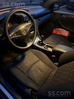 Melns Mercedes-Benz C 180 2003 Rīga, ar dzinēja tilpumu 2.00 L un nobraukumu 179 tūkst. km par 1500 €, foto 4 vietnē AUTOMOTO.COM.LV
