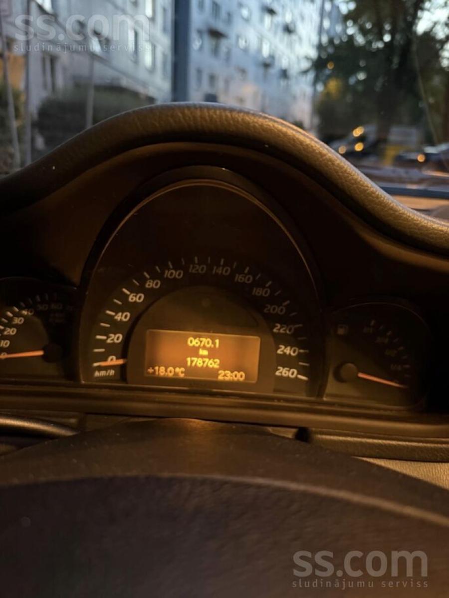 Melns Mercedes-Benz C 180 2003 Rīga, ar dzinēja tilpumu 2.00 L un nobraukumu 179 tūkst. km par 1500 €, foto 5 vietnē AUTOMOTO.COM.LV
