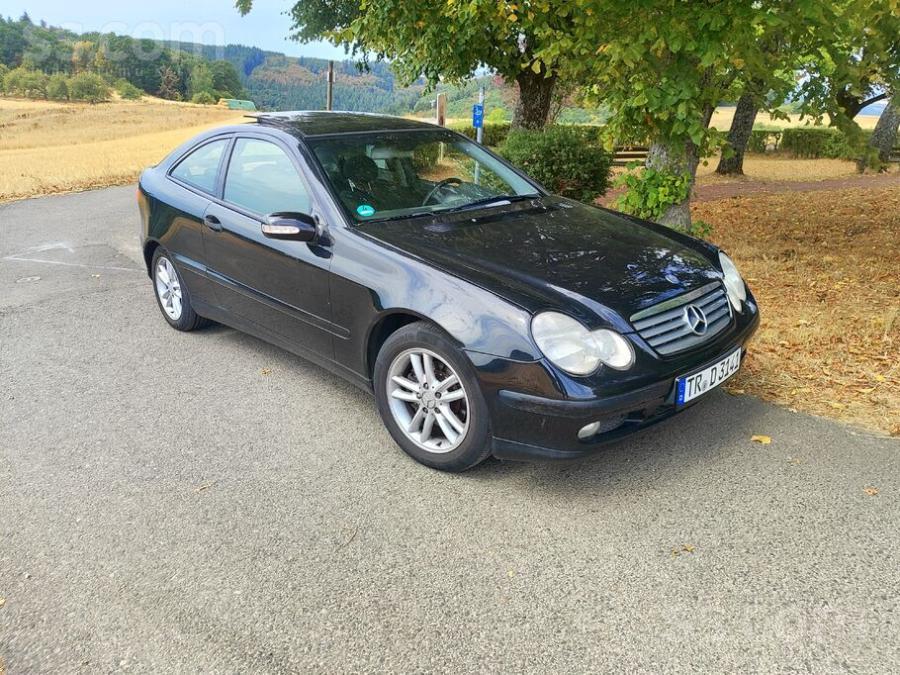 Melns Mercedes-Benz C 180 2003 Tukums, ar dzinēja tilpumu 1.80 L un nobraukumu 206 tūkst. km par 2300 €, foto 1 vietnē AUTOMOTO.COM.LV