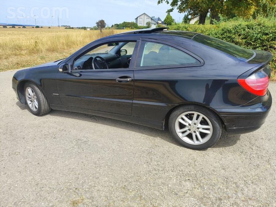 Melns Mercedes-Benz C 180 2003 Tukums, ar dzinēja tilpumu 1.80 L un nobraukumu 206 tūkst. km par 2300 €, foto 4 vietnē AUTOMOTO.COM.LV
