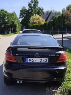 Black Mercedes-Benz C 180 2004 in Riga, with an engine capacity of 1.80 L and mileage of 262 thousand km for 490 €, photo 4 on AUTOMOTO.COM.LV