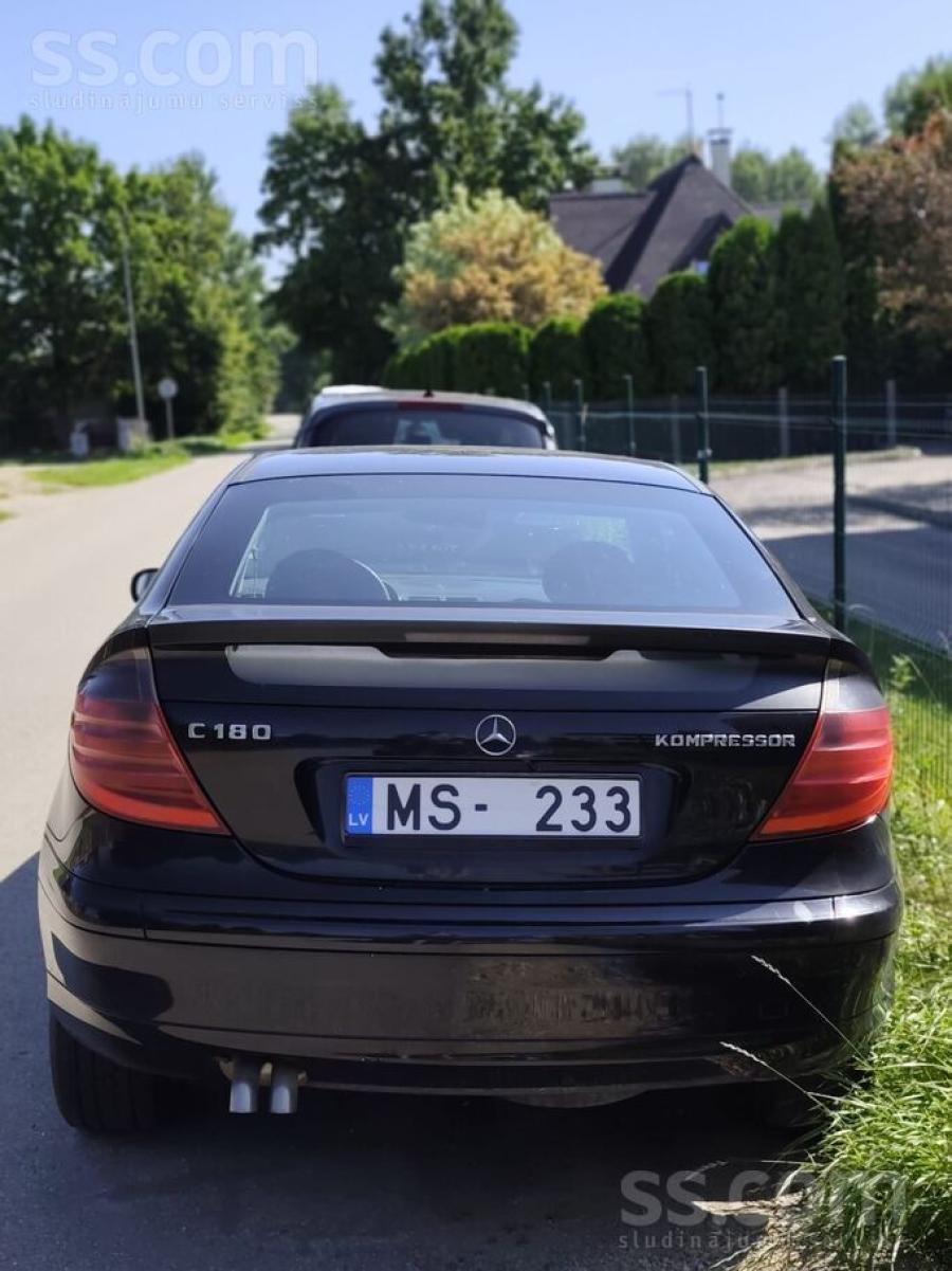 Black Mercedes-Benz C 180 2004 in Riga, with an engine capacity of 1.80 L and mileage of 262 thousand km for 490 €, photo 4 on AUTOMOTO.COM.LV