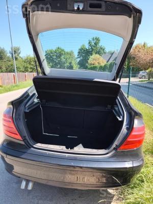 Black Mercedes-Benz C 180 2004 in Riga, with an engine capacity of 1.80 L and mileage of 262 thousand km for 490 €, photo 11 on AUTOMOTO.COM.LV