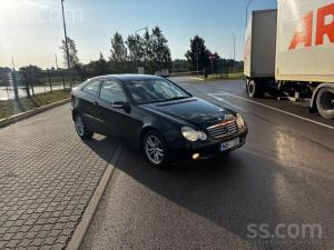 Черный Мерседес Ц 180 2004 в Рига, объемом двигателя 1.80 л и пробегом 262 тыс. км за 1850 €, фото  на AUTOMOTO.COM.LV