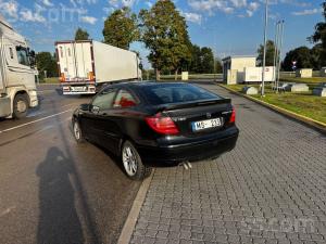 Melns Mercedes-Benz C 180 2004 Rīga, ar dzinēja tilpumu 1.80 L un nobraukumu 262 tūkst. km par 1850 €, foto 4 vietnē AUTOMOTO.COM.LV