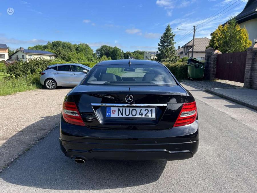 Black Mercedes-Benz C 180 2011 in Kaunas, with an engine capacity of 1.80 L and mileage of 219 thousand km for 7350 €, photo 4 on AUTOMOTO.COM.LV