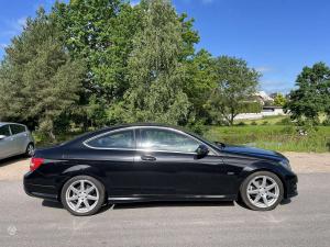 Black Mercedes-Benz C 180 2011 in Kaunas, with an engine capacity of 1.80 L and mileage of 219 thousand km for 7350 €, photo 6 on AUTOMOTO.COM.LV