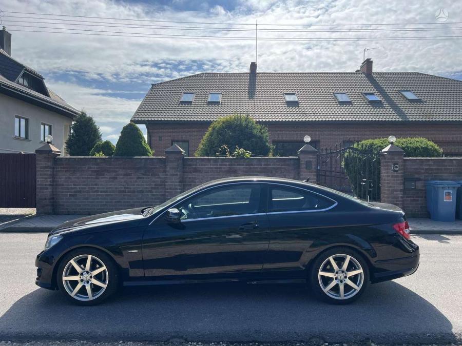 Black Mercedes-Benz C 180 2011 in Kaunas, with an engine capacity of 1.80 L and mileage of 219 thousand km for 7350 €, photo 8 on AUTOMOTO.COM.LV