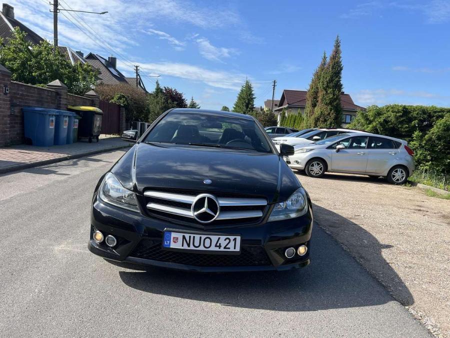 Black Mercedes-Benz C 180 2011 in Kaunas, with an engine capacity of 1.80 L and mileage of 219 thousand km for 7350 €, photo 9 on AUTOMOTO.COM.LV