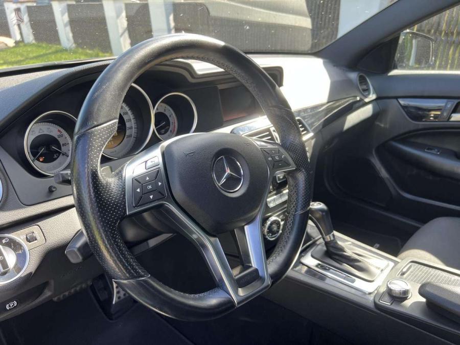 Black Mercedes-Benz C 180 2011 in Kaunas, with an engine capacity of 1.80 L and mileage of 219 thousand km for 7350 €, photo 16 on AUTOMOTO.COM.LV