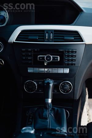 Black Mercedes-Benz C 180 2012 in Riga, with an engine capacity of 1.80 L and mileage of 151 thousand km for 9400 €, photo 7 on AUTOMOTO.COM.LV