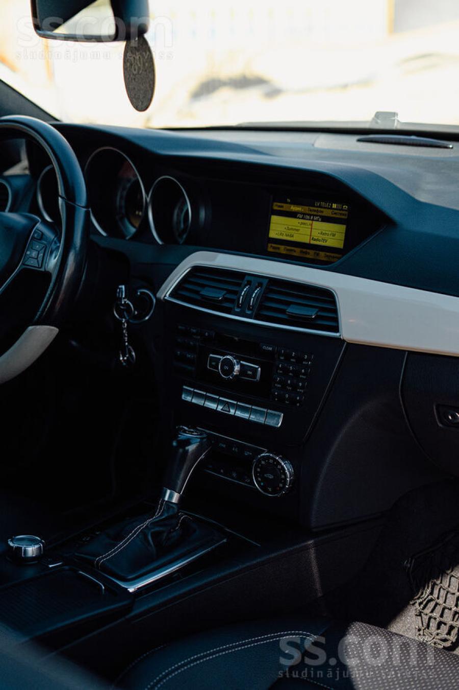 Black Mercedes-Benz C 180 2012 in Riga, with an engine capacity of 1.80 L and mileage of 151 thousand km for 9400 €, photo 9 on AUTOMOTO.COM.LV