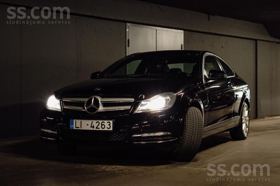 Black Mercedes-Benz C 180 2012 in Riga, with an engine capacity of 1.80 L and mileage of 151 thousand km for 9400 €, photo 21 on AUTOMOTO.COM.LV