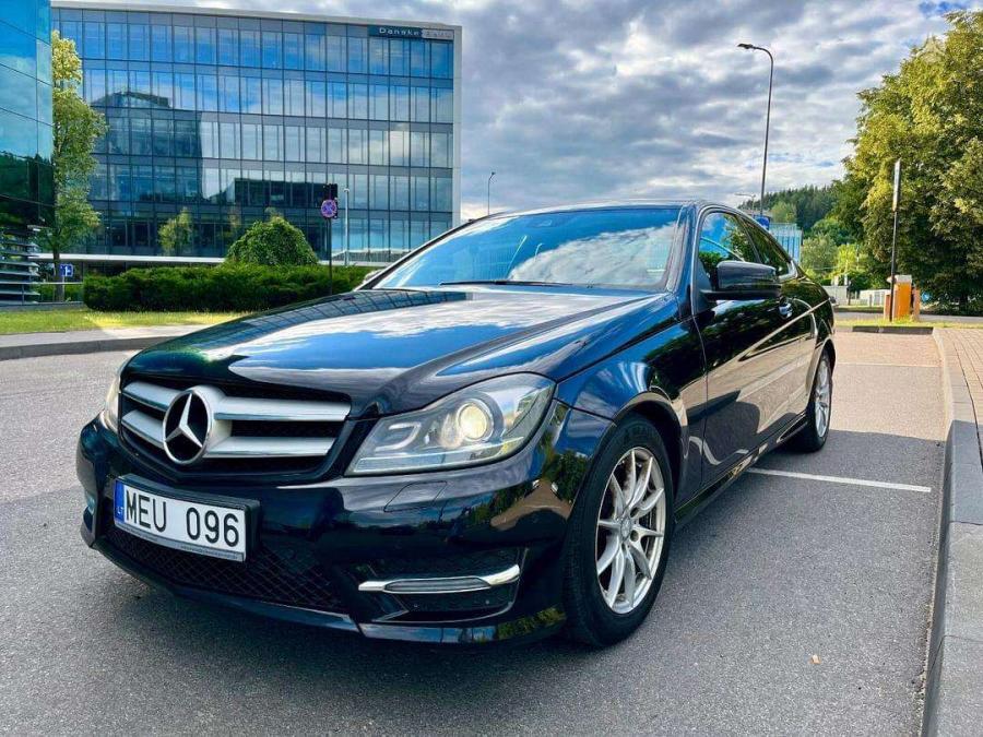 Black Mercedes-Benz C 180 2013 in Vilnius, with an engine capacity of 1.60 L and mileage of 196 thousand km for 10200 €, photo 1 on AUTOMOTO.COM.LV