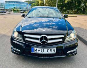 Black Mercedes-Benz C 180 2013 in Vilnius, with an engine capacity of 1.60 L and mileage of 196 thousand km for 10200 €, photo 2 on AUTOMOTO.COM.LV