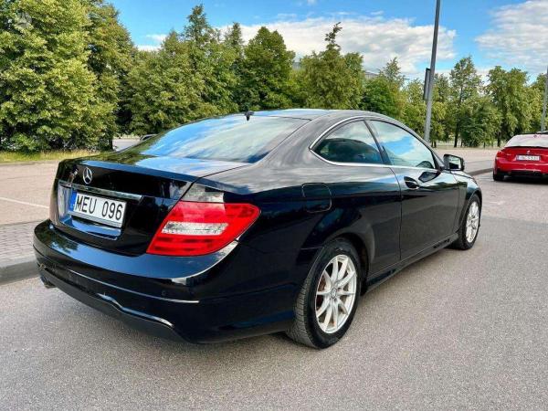 Black Mercedes-Benz C 180 2013 in Vilnius, with an engine capacity of 1.60 L and mileage of 196 thousand km for 10200 €, photo 5 on AUTOMOTO.COM.LV