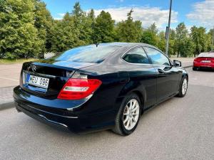 Black Mercedes-Benz C 180 2013 in Vilnius, with an engine capacity of 1.60 L and mileage of 196 thousand km for 10200 €, photo 5 on AUTOMOTO.COM.LV