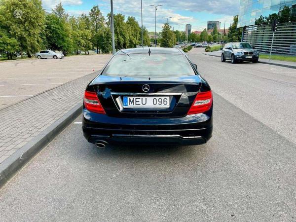 Black Mercedes-Benz C 180 2013 in Vilnius, with an engine capacity of 1.60 L and mileage of 196 thousand km for 10200 €, photo 6 on AUTOMOTO.COM.LV