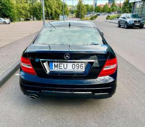 Black Mercedes-Benz C 180 2013 in Vilnius, with an engine capacity of 1.60 L and mileage of 196 thousand km for 10200 €, photo 7 on AUTOMOTO.COM.LV