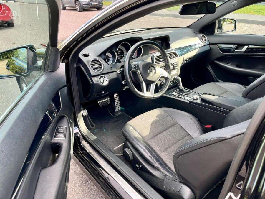 Black Mercedes-Benz C 180 2013 in Vilnius, with an engine capacity of 1.60 L and mileage of 196 thousand km for 10200 €, photo 10 on AUTOMOTO.COM.LV