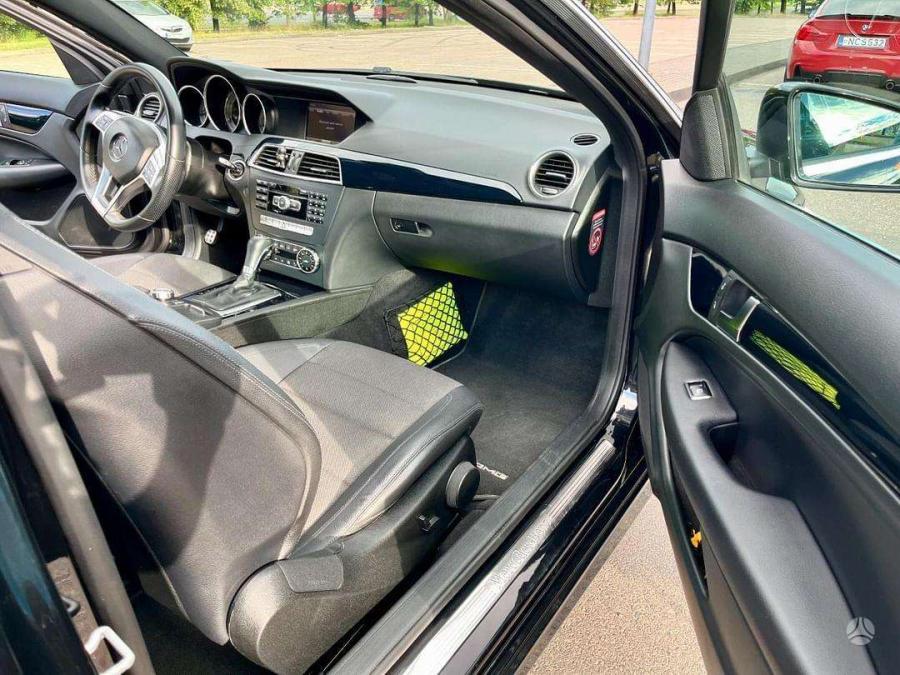 Black Mercedes-Benz C 180 2013 in Vilnius, with an engine capacity of 1.60 L and mileage of 196 thousand km for 10200 €, photo 16 on AUTOMOTO.COM.LV