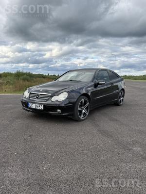 Black Mercedes-Benz C 180 2002 in Jelgava, with an engine capacity of 2.00 L and mileage of 230 thousand km for 2799 €, photo  on AUTOMOTO.COM.LV