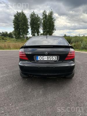 Black Mercedes-Benz C 180 2002 in Jelgava, with an engine capacity of 2.00 L and mileage of 230 thousand km for 2799 €, photo 5 on AUTOMOTO.COM.LV