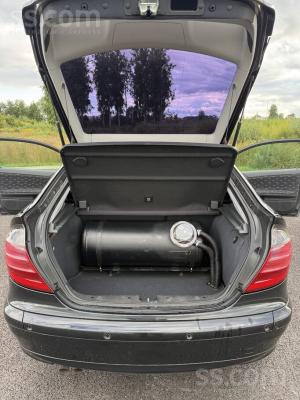 Black Mercedes-Benz C 180 2002 in Jelgava, with an engine capacity of 2.00 L and mileage of 230 thousand km for 2799 €, photo 7 on AUTOMOTO.COM.LV