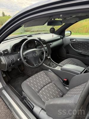 Black Mercedes-Benz C 180 2002 in Jelgava, with an engine capacity of 2.00 L and mileage of 230 thousand km for 2799 €, photo 11 on AUTOMOTO.COM.LV