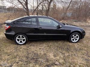 Black Mercedes-Benz C 180 2007 in Siauliai, with an engine capacity of 1.80 L and mileage of 209 thousand km for 3500 €, photo 5 on AUTOMOTO.COM.LV