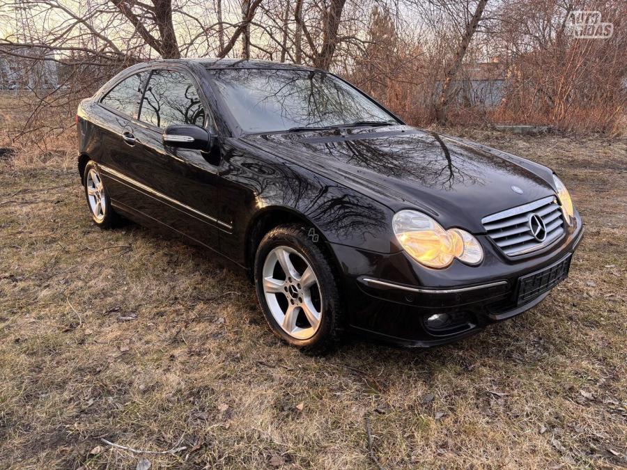 Black Mercedes-Benz C 180 2007 in Siauliai, with an engine capacity of 1.80 L and mileage of 209 thousand km for 3500 €, photo 7 on AUTOMOTO.COM.LV
