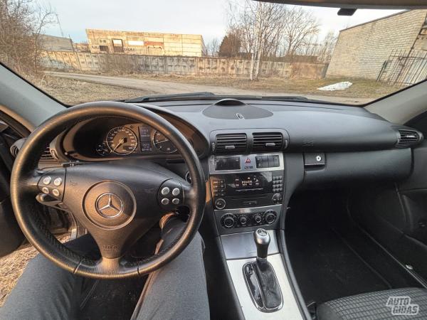 Melns Mercedes-Benz C 180 2007 Šauļi, ar dzinēja tilpumu 1.80 L un nobraukumu 209 tūkst. km par 3500 €, foto 10 vietnē AUTOMOTO.COM.LV