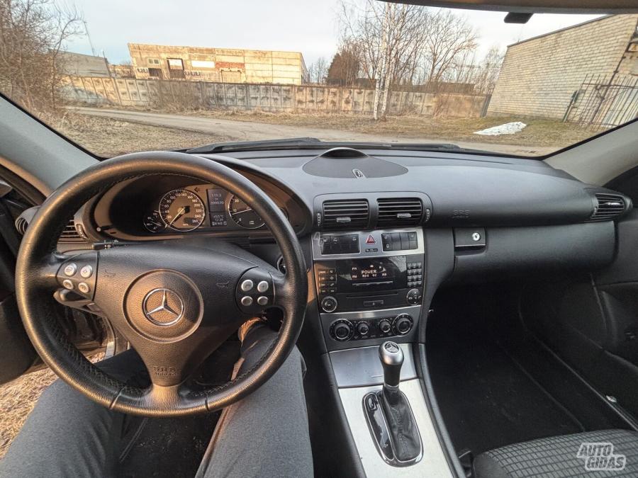 Black Mercedes-Benz C 180 2007 in Siauliai, with an engine capacity of 1.80 L and mileage of 209 thousand km for 3500 €, photo 10 on AUTOMOTO.COM.LV
