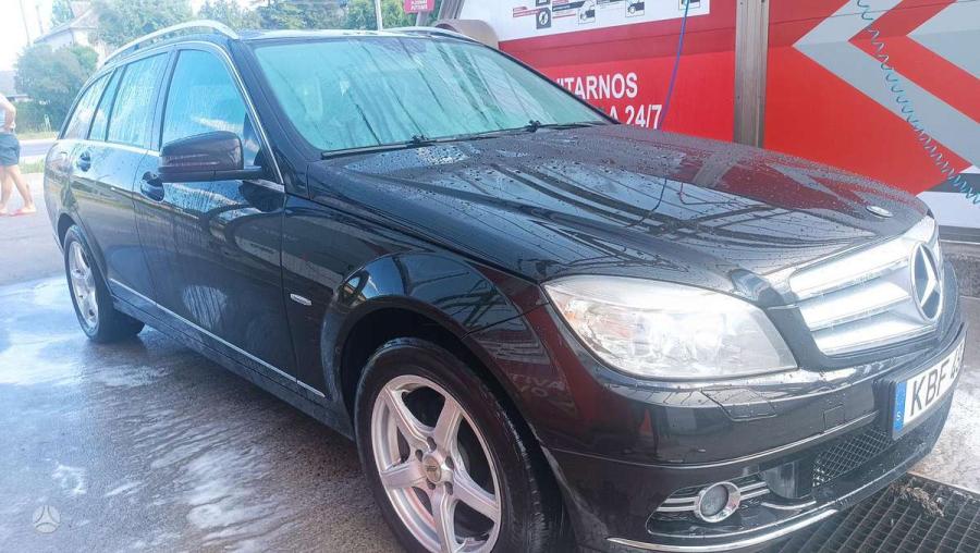 Black Mercedes-Benz C 180 2009 in Kaunas, with an engine capacity of 1.80 L and mileage of 330 thousand km for 3250 €, photo 4 on AUTOMOTO.COM.LV