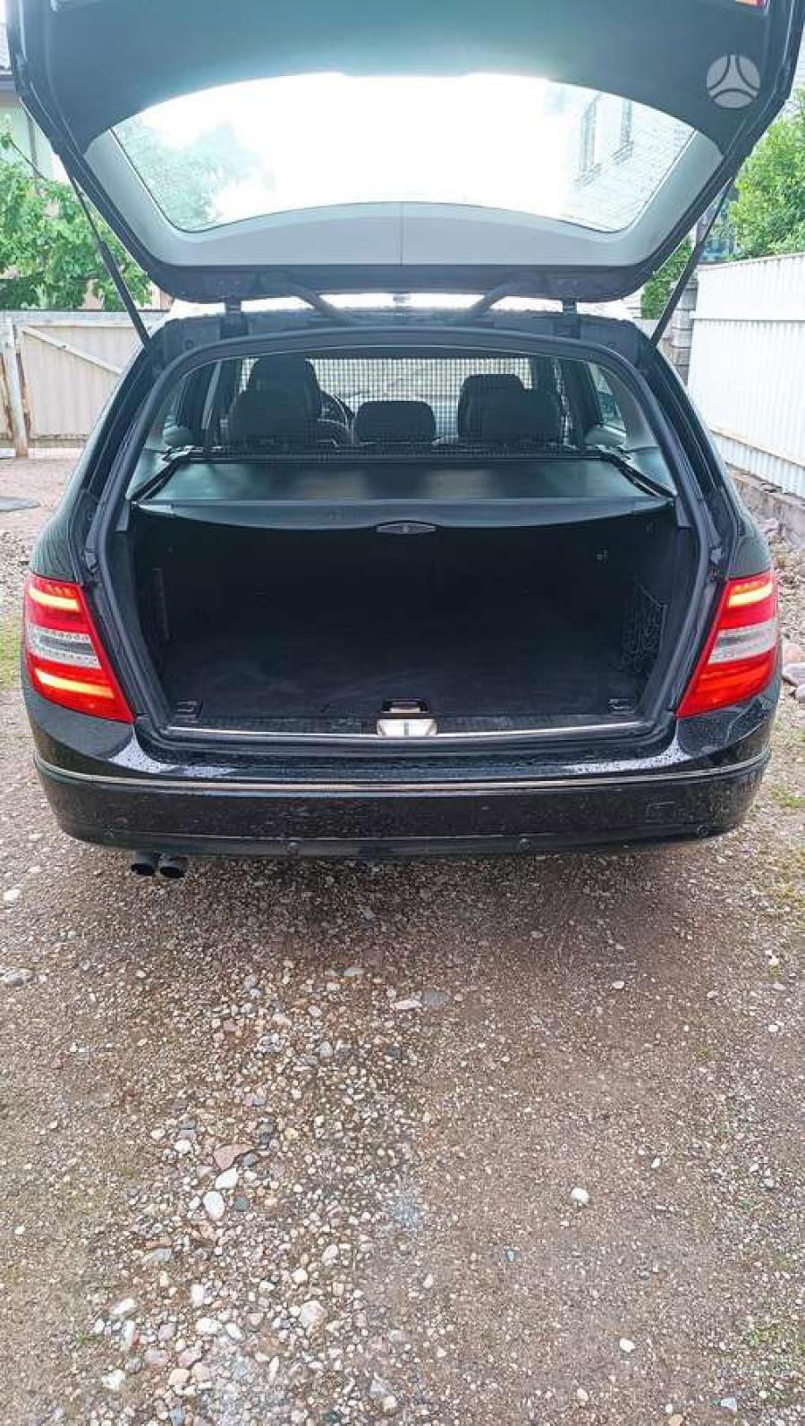 Black Mercedes-Benz C 180 2009 in Kaunas, with an engine capacity of 1.80 L and mileage of 330 thousand km for 3250 €, photo 8 on AUTOMOTO.COM.LV