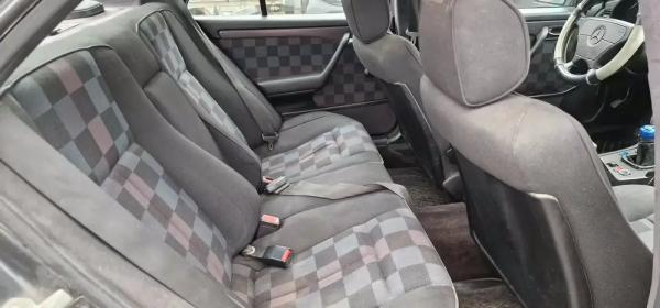 Black Mercedes-Benz C 180 1993 in Valmiera, with an engine capacity of 1.80 L and mileage of 259 thousand km for 1000 €, photo 10 on AUTOMOTO.COM.LV
