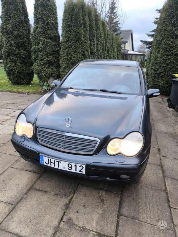 Black Mercedes-Benz C 180 2003 in Mazeikiai, with an engine capacity of 0.00 L and mileage of 237 thousand km for 1100 €, photo 1 on AUTOMOTO.COM.LV