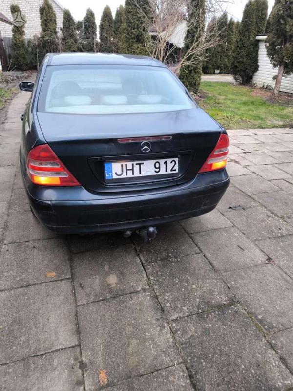 Black Mercedes-Benz C 180 2003 in Mazeikiai, with an engine capacity of 0.00 L and mileage of 237 thousand km for 1100 €, photo 2 on AUTOMOTO.COM.LV