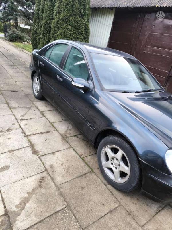 Black Mercedes-Benz C 180 2003 in Mazeikiai, with an engine capacity of 0.00 L and mileage of 237 thousand km for 1100 €, photo 3 on AUTOMOTO.COM.LV