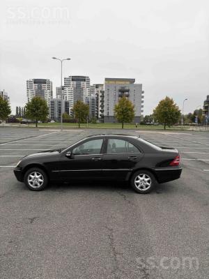 Melns Mercedes-Benz C 180 2003 Rīga, ar dzinēja tilpumu 1.80 L un nobraukumu 250 tūkst. km par 2599 €, foto 3 vietnē AUTOMOTO.COM.LV