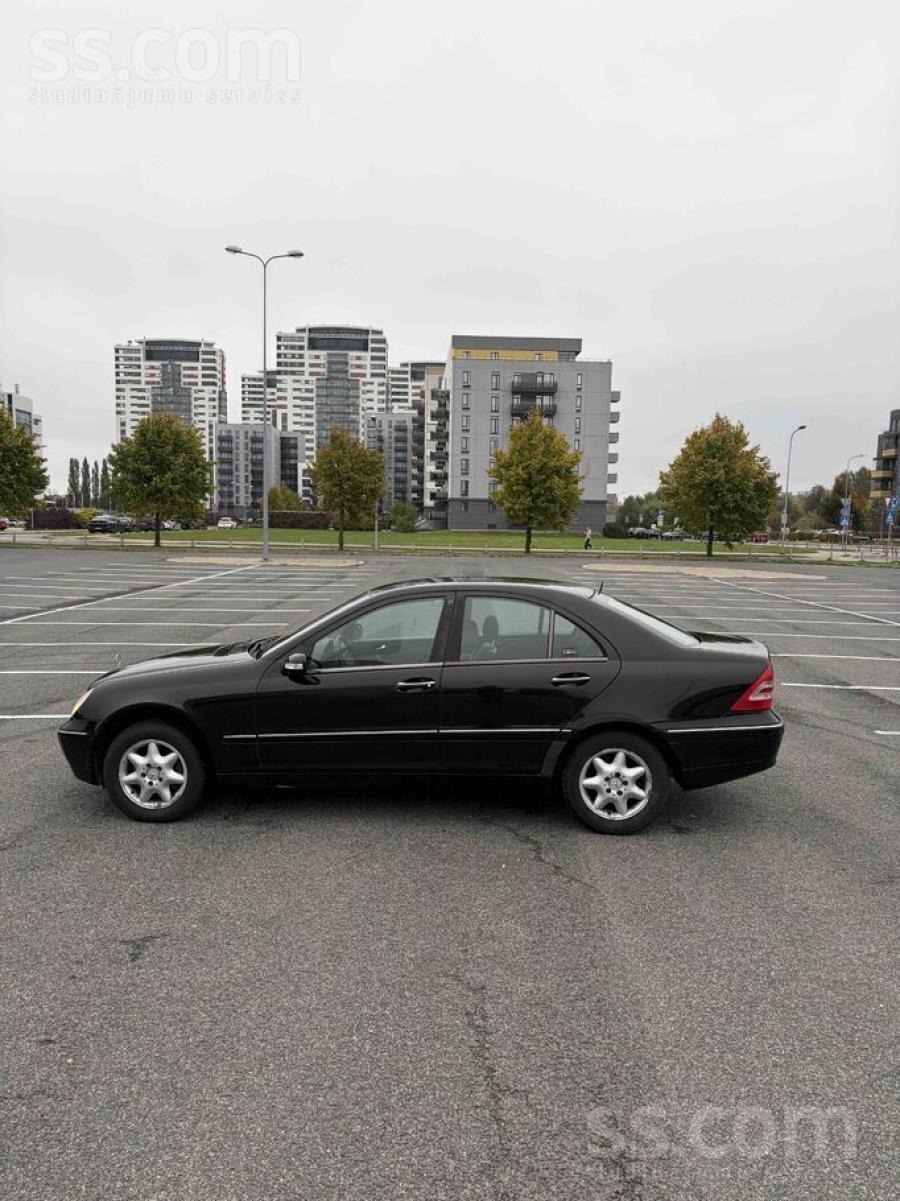 Melns Mercedes-Benz C 180 2003 Rīga, ar dzinēja tilpumu 1.80 L un nobraukumu 250 tūkst. km par 2599 €, foto 3 vietnē AUTOMOTO.COM.LV
