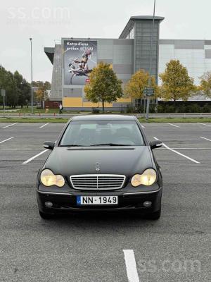 Melns Mercedes-Benz C 180 2003 Rīga, ar dzinēja tilpumu 1.80 L un nobraukumu 250 tūkst. km par 2599 €, foto 8 vietnē AUTOMOTO.COM.LV