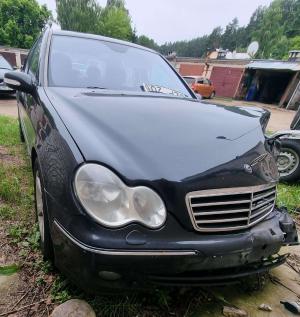 Черный Мерседес Ц 180 2006 в Вильнюс, объемом двигателя 1.80 л и пробегом 340 тыс. км за 600 €, фото  на AUTOMOTO.COM.LV