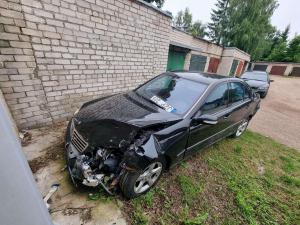 Черный Мерседес Ц 180 2006 в Вильнюс, объемом двигателя 1.80 л и пробегом 340 тыс. км за 600 €, фото 3 на AUTOMOTO.COM.LV