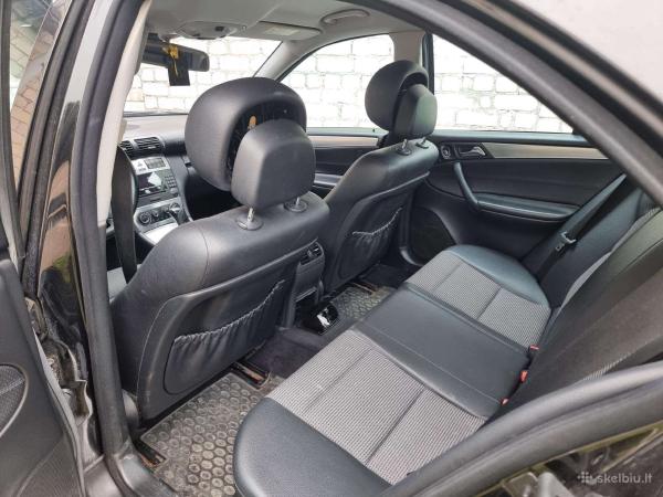 Melns Mercedes-Benz C 180 2006 Viļņa, ar dzinēja tilpumu 1.80 L un nobraukumu 340 tūkst. km par 600 €, foto 8 vietnē AUTOMOTO.COM.LV