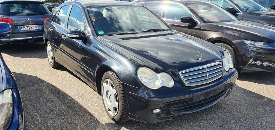 Black Mercedes-Benz C 180 2006 in Vilnius, with an engine capacity of 0.00 L and mileage of 261 thousand km for 3500 €, photo 1 on AUTOMOTO.COM.LV
