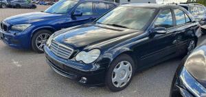Black Mercedes-Benz C 180 2006 in Vilnius, with an engine capacity of 0.00 L and mileage of 261 thousand km for 3500 €, photo 4 on AUTOMOTO.COM.LV