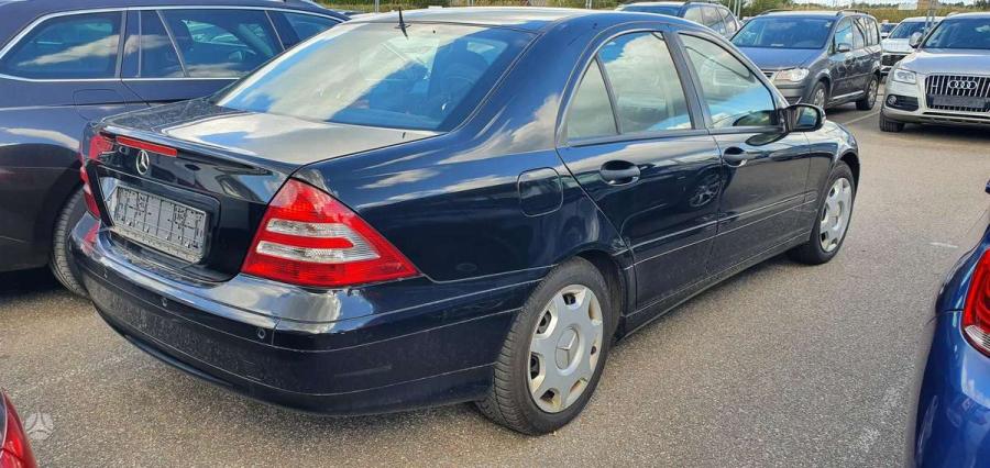 Black Mercedes-Benz C 180 2006 in Vilnius, with an engine capacity of 0.00 L and mileage of 261 thousand km for 3500 €, photo 6 on AUTOMOTO.COM.LV